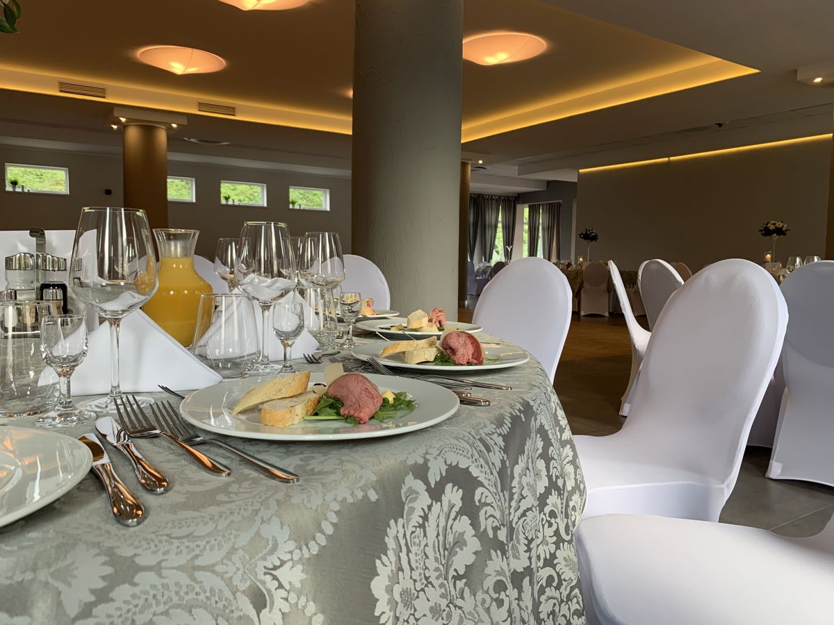 Biały Kruk w Kozach | WeseleNaSali.pl