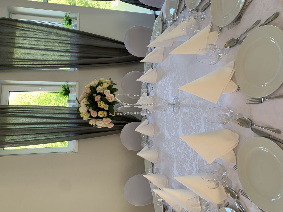 Biały Kruk w Kozach | WeseleNaSali.pl