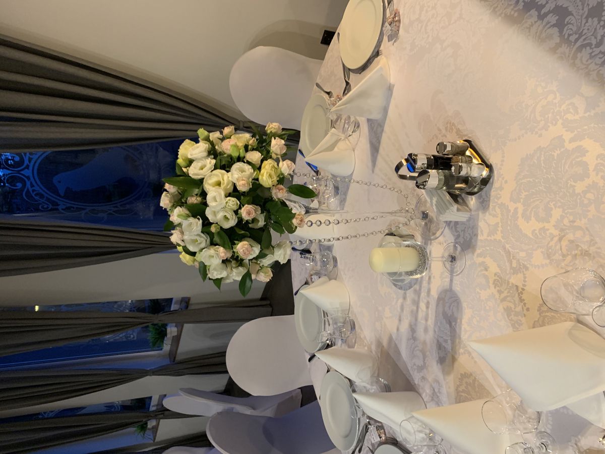 Biały Kruk w Kozach | WeseleNaSali.pl